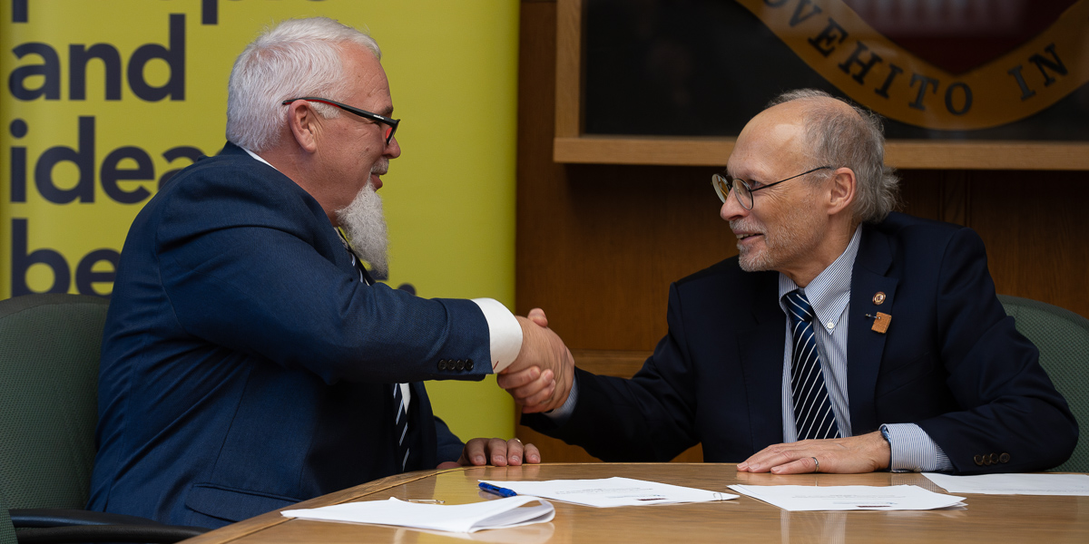 Stronger ties and communities